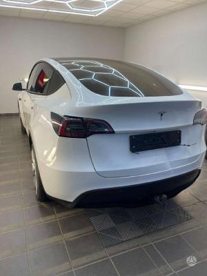 Balts Tesla Model Y 2023 Klaipėda, ar dzinēja tilpumu 0.00 L un nobraukumu 200 tūkst. km par 17200 €, foto 4 vietnē AUTOMOTO.COM.LV