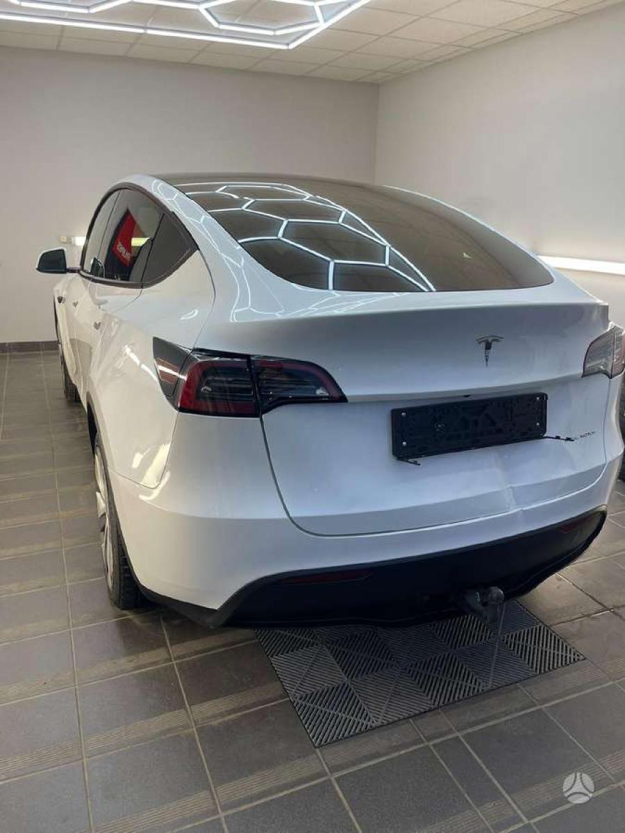Balts Tesla Model Y 2023 Klaipėda, ar dzinēja tilpumu 0.00 L un nobraukumu 200 tūkst. km par 17200 €, foto 4 vietnē AUTOMOTO.COM.LV