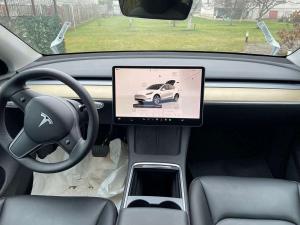 White Tesla Model Y 2023 in Vilnius, with an engine capacity of 0.00 L and mileage of 47 thousand km for 24500 €, photo 8 on AUTOMOTO.COM.LV