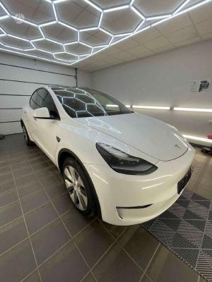 White Tesla Model Y 2023 in Klaipeda, with an engine capacity of 0.00 L and mileage of 218 thousand km for 22264 €, photo  on AUTOMOTO.COM.LV