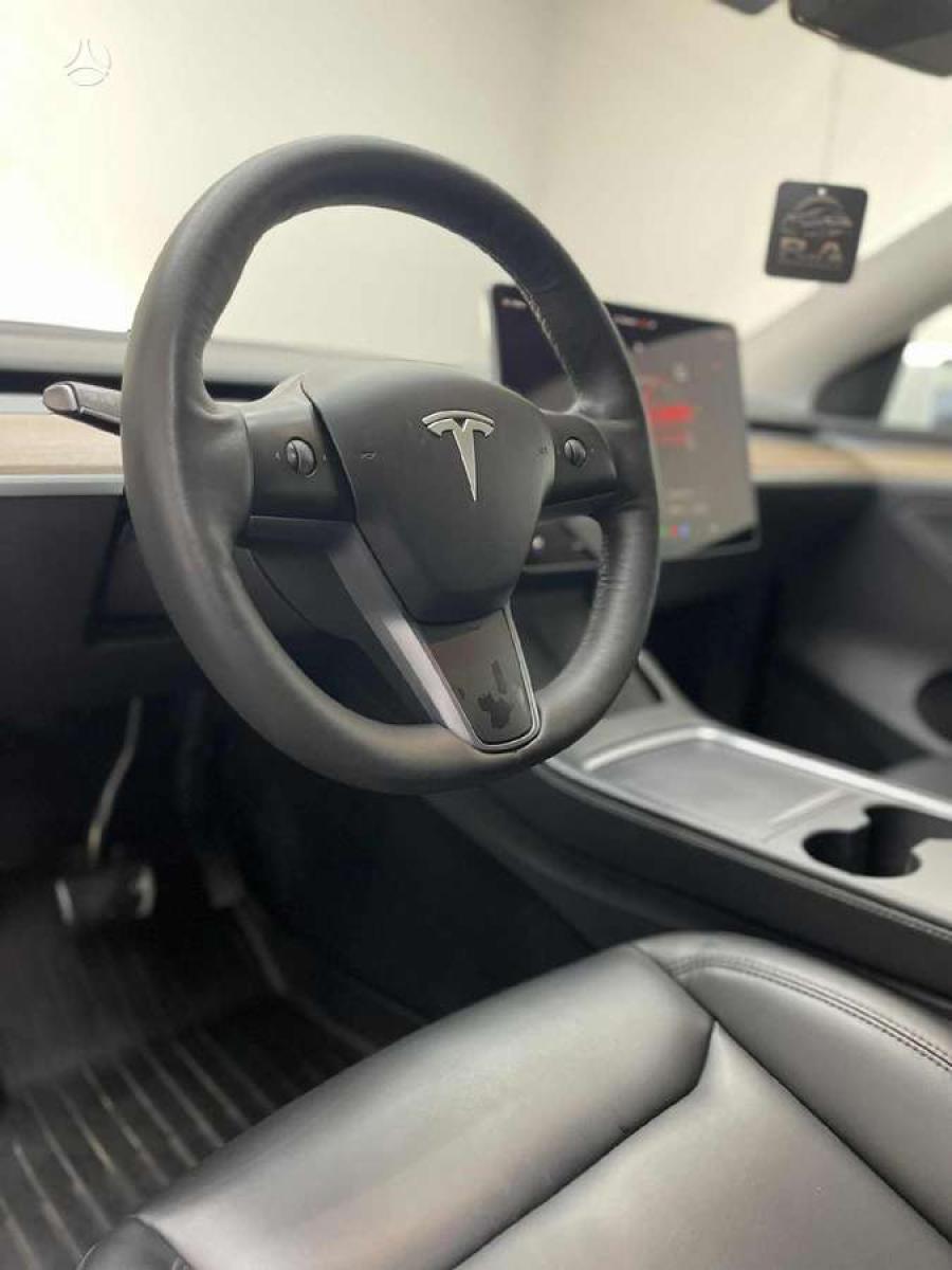 White Tesla Model Y 2023 in Klaipeda, with an engine capacity of 0.00 L and mileage of 218 thousand km for 22264 €, photo 8 on AUTOMOTO.COM.LV