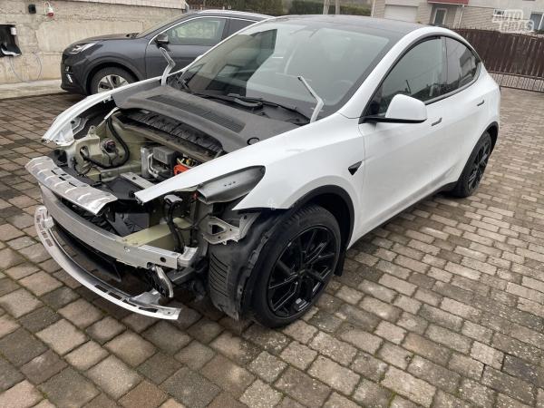 Balts Tesla Model Y 2023 Viļņa, ar dzinēja tilpumu 0.00 L un nobraukumu 47 tūkst. km par 24500 €, foto 5 vietnē AUTOMOTO.COM.LV