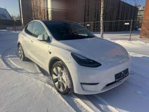White Tesla Model Y 2023 in Klaipeda, with an engine capacity of 0.00 L and mileage of 218 thousand km for 22300 €, photo 2 on AUTOMOTO.COM.LV