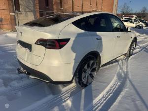 White Tesla Model Y 2023 in Klaipeda, with an engine capacity of 0.00 L and mileage of 218 thousand km for 22300 €, photo 3 on AUTOMOTO.COM.LV