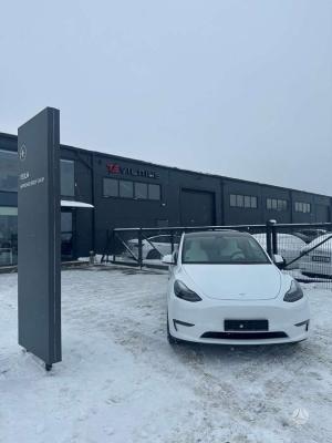 White Tesla Model Y 2023 in Vilnius, with an engine capacity of 0.00 L and mileage of 62 thousand km for 33500 €, photo  on AUTOMOTO.COM.LV