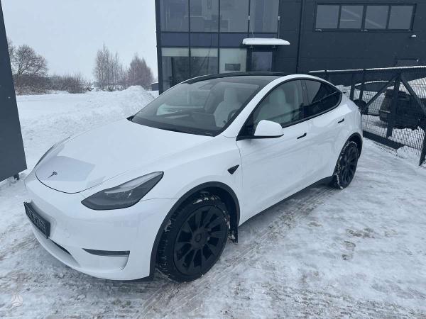 White Tesla Model Y 2023 in Vilnius, with an engine capacity of 0.00 L and mileage of 62 thousand km for 33500 €, photo 4 on AUTOMOTO.COM.LV