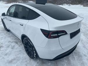 White Tesla Model Y 2023 in Vilnius, with an engine capacity of 0.00 L and mileage of 62 thousand km for 33500 €, photo 5 on AUTOMOTO.COM.LV