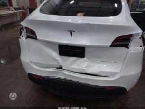 Balts Tesla Model Y 2023 Klaipėda, ar dzinēja tilpumu 0.00 L un nobraukumu 18 tūkst. km par 14000 €, foto 6 vietnē AUTOMOTO.COM.LV