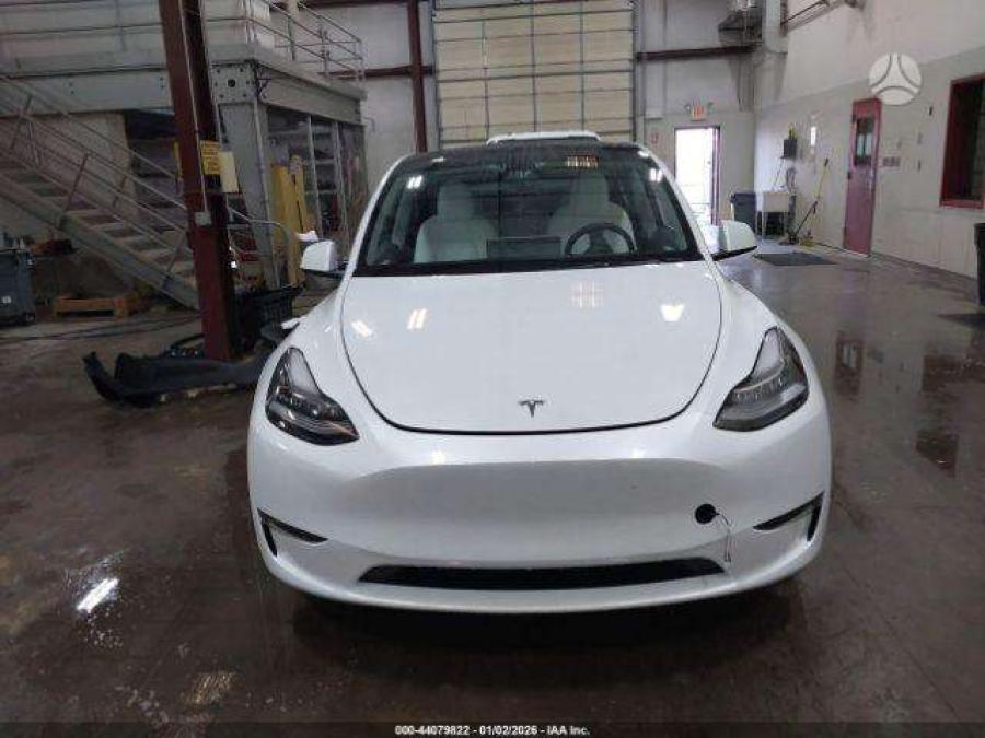 Balts Tesla Model Y 2023 Klaipėda, ar dzinēja tilpumu 0.00 L un nobraukumu 18 tūkst. km par 14000 €, foto 13 vietnē AUTOMOTO.COM.LV