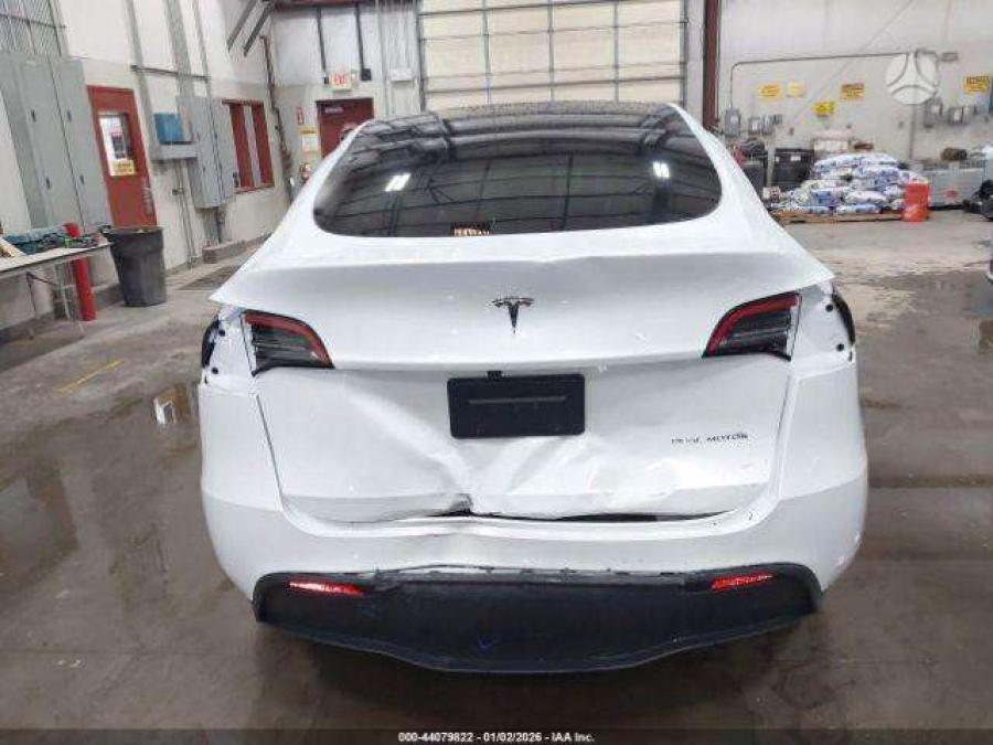Balts Tesla Model Y 2023 Klaipėda, ar dzinēja tilpumu 0.00 L un nobraukumu 18 tūkst. km par 14000 €, foto 17 vietnē AUTOMOTO.COM.LV