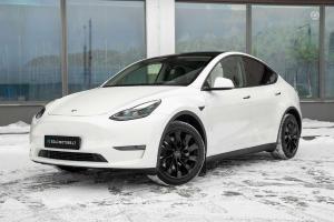 White Tesla Model Y 2023 in Vilnius, with an engine capacity of 0.00 L and mileage of 60 thousand km for 33950 €, photo  on AUTOMOTO.COM.LV
