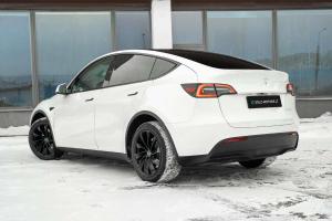 White Tesla Model Y 2023 in Vilnius, with an engine capacity of 0.00 L and mileage of 60 thousand km for 33950 €, photo 3 on AUTOMOTO.COM.LV