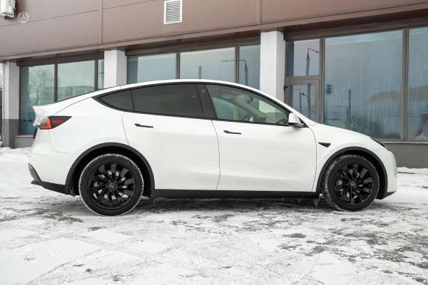 Balts Tesla Model Y 2023 Viļņa, ar dzinēja tilpumu 0.00 L un nobraukumu 60 tūkst. km par 33950 €, foto 5 vietnē AUTOMOTO.COM.LV