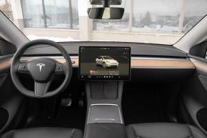 White Tesla Model Y 2023 in Vilnius, with an engine capacity of 0.00 L and mileage of 60 thousand km for 33950 €, photo 15 on AUTOMOTO.COM.LV