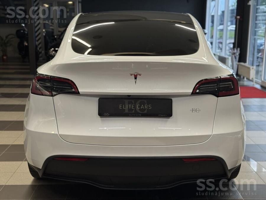 White Tesla Model Y 2023 in Riga, with an engine capacity of 0.00 L and mileage of 77 thousand km for 31990 €, photo 6 on AUTOMOTO.COM.LV