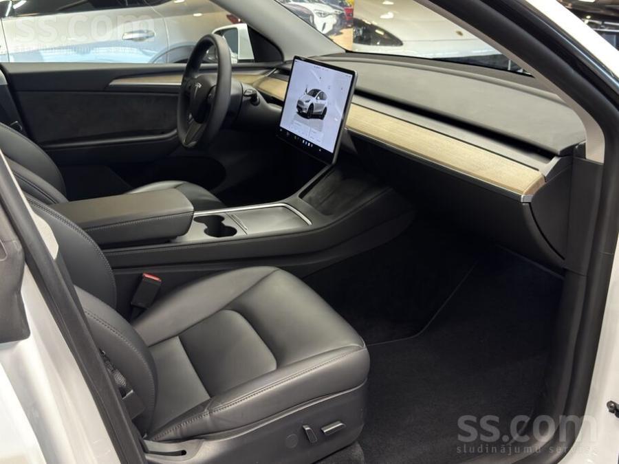 White Tesla Model Y 2023 in Riga, with an engine capacity of 0.00 L and mileage of 77 thousand km for 31990 €, photo 12 on AUTOMOTO.COM.LV