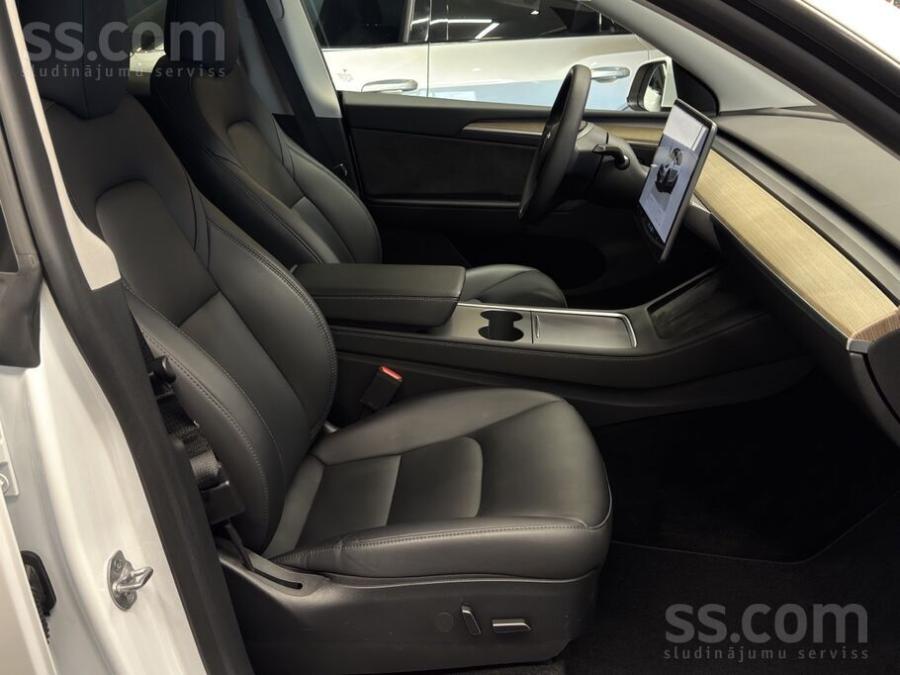 White Tesla Model Y 2023 in Riga, with an engine capacity of 0.00 L and mileage of 77 thousand km for 31990 €, photo 13 on AUTOMOTO.COM.LV