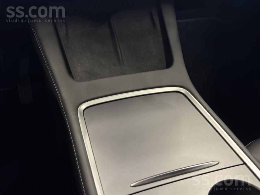 White Tesla Model Y 2023 in Riga, with an engine capacity of 0.00 L and mileage of 77 thousand km for 31990 €, photo 21 on AUTOMOTO.COM.LV
