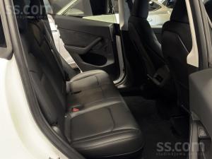 White Tesla Model Y 2023 in Riga, with an engine capacity of 0.00 L and mileage of 77 thousand km for 31990 €, photo 25 on AUTOMOTO.COM.LV