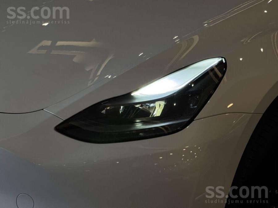 White Tesla Model Y 2023 in Riga, with an engine capacity of 0.00 L and mileage of 77 thousand km for 31990 €, photo 26 on AUTOMOTO.COM.LV