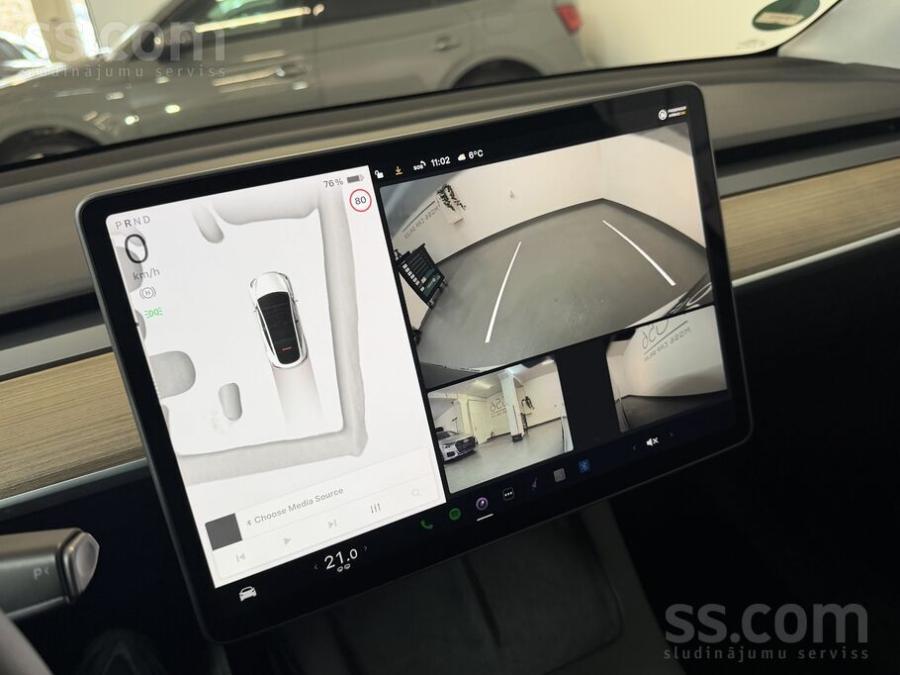 White Tesla Model Y 2023 in Riga, with an engine capacity of 0.00 L and mileage of 19 thousand km for 32900 €, photo 17 on AUTOMOTO.COM.LV