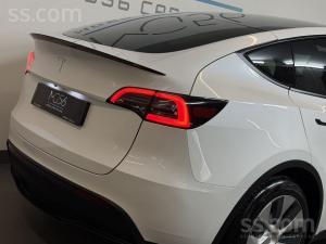 White Tesla Model Y 2023 in Riga, with an engine capacity of 0.00 L and mileage of 19 thousand km for 32900 €, photo 18 on AUTOMOTO.COM.LV