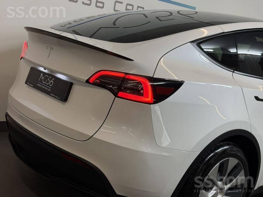 White Tesla Model Y 2023 in Riga, with an engine capacity of 0.00 L and mileage of 19 thousand km for 32900 €, photo 18 on AUTOMOTO.COM.LV