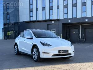 White Tesla Model Y 2023 in Riga, with an engine capacity of 0.00 L and mileage of 58 thousand km for 38900 €, photo 3 on AUTOMOTO.COM.LV