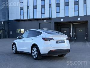 White Tesla Model Y 2023 in Riga, with an engine capacity of 0.00 L and mileage of 58 thousand km for 38900 €, photo 6 on AUTOMOTO.COM.LV