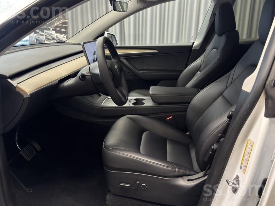 White Tesla Model Y 2023 in Riga, with an engine capacity of 0.00 L and mileage of 77 thousand km for 31990 €, photo 10 on AUTOMOTO.COM.LV