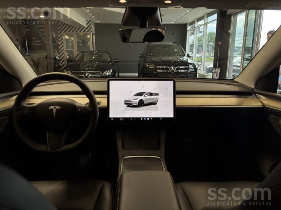 White Tesla Model Y 2023 in Riga, with an engine capacity of 0.00 L and mileage of 77 thousand km for 31990 €, photo 14 on AUTOMOTO.COM.LV