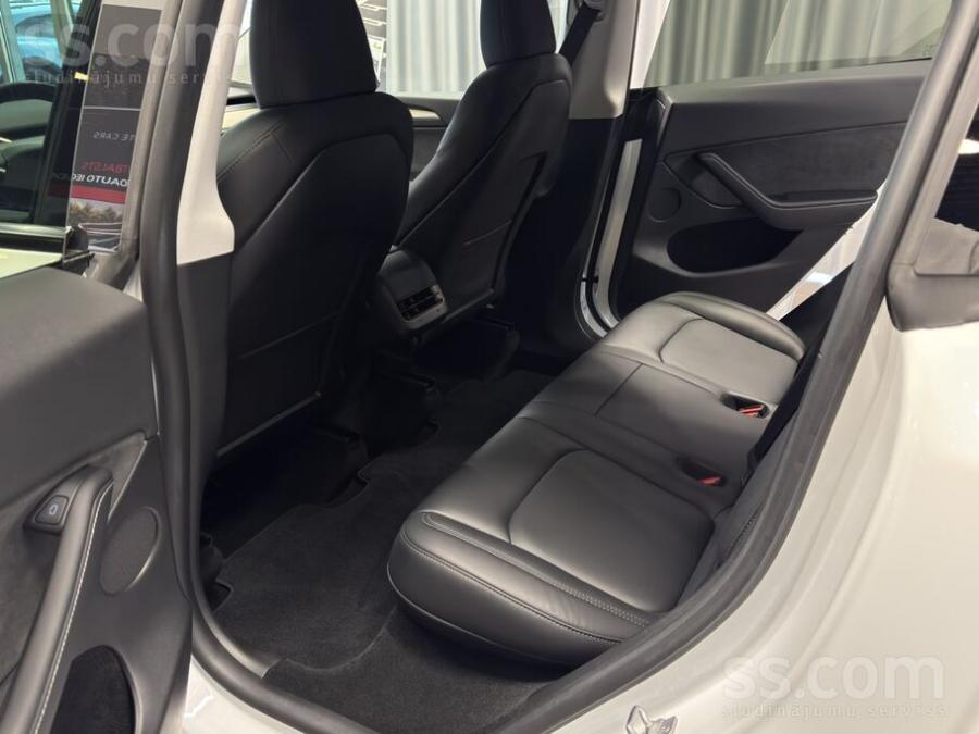 White Tesla Model Y 2023 in Riga, with an engine capacity of 0.00 L and mileage of 77 thousand km for 31990 €, photo 22 on AUTOMOTO.COM.LV