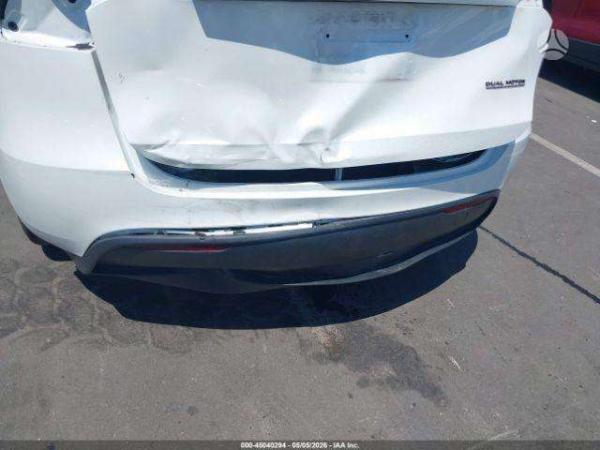 Balts Tesla Model Y 2023 Klaipėda, ar dzinēja tilpumu 0.00 L un nobraukumu 56 tūkst. km par 12600 €, foto 6 vietnē AUTOMOTO.COM.LV