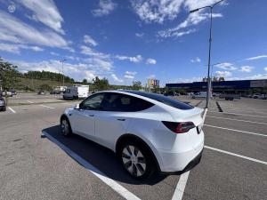 White Tesla Model Y 2023 in Vilnius, with an engine capacity of 0.00 L and mileage of 83 thousand km for 32500 €, photo 4 on AUTOMOTO.COM.LV