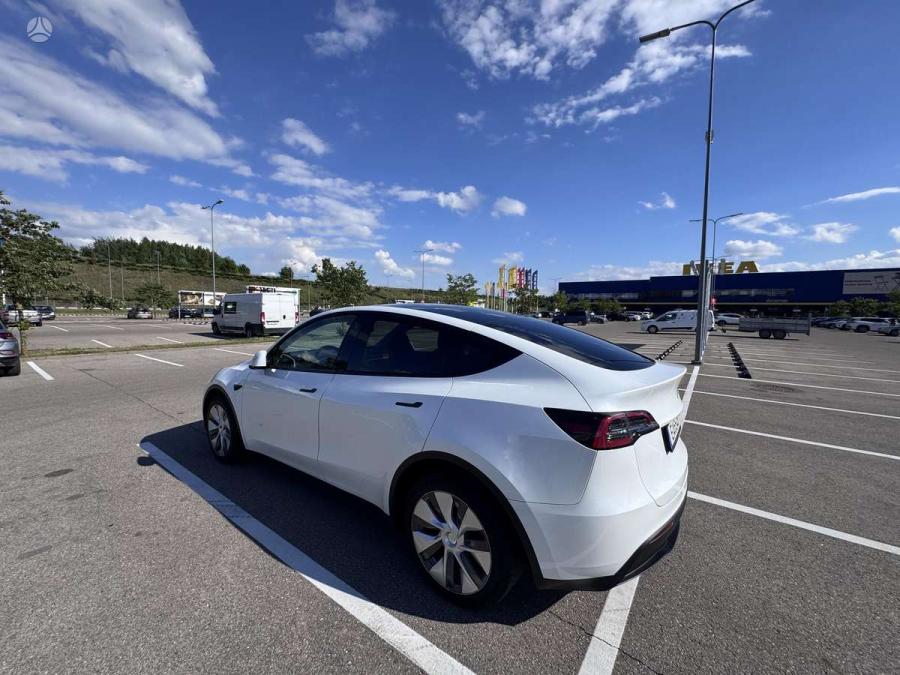 White Tesla Model Y 2023 in Vilnius, with an engine capacity of 0.00 L and mileage of 83 thousand km for 32500 €, photo 4 on AUTOMOTO.COM.LV