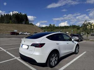 White Tesla Model Y 2023 in Vilnius, with an engine capacity of 0.00 L and mileage of 83 thousand km for 32500 €, photo 5 on AUTOMOTO.COM.LV