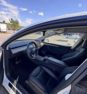White Tesla Model Y 2023 in Vilnius, with an engine capacity of 0.00 L and mileage of 83 thousand km for 32500 €, photo 6 on AUTOMOTO.COM.LV