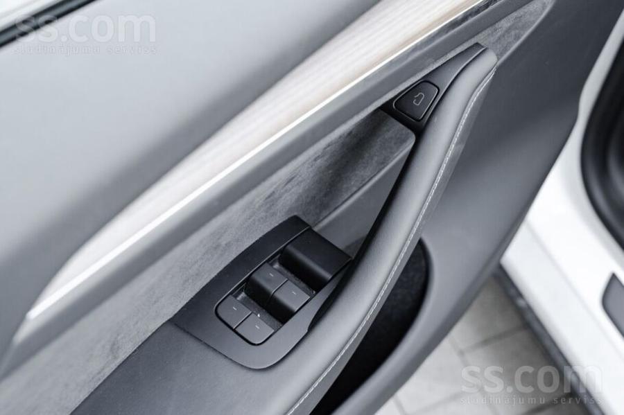 Balts Tesla Model Y 2023 Rīga, ar dzinēja tilpumu 0.00 L un nobraukumu 76 tūkst. km par 40900 €, foto 8 vietnē AUTOMOTO.COM.LV