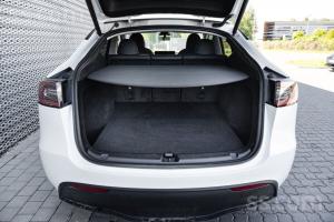 Balts Tesla Model Y 2023 Rīga, ar dzinēja tilpumu 0.00 L un nobraukumu 76 tūkst. km par 40900 €, foto 17 vietnē AUTOMOTO.COM.LV
