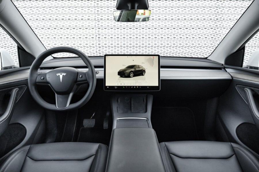 Balts Tesla Model Y 2023 Mārupe, ar dzinēja tilpumu 0.00 L un nobraukumu 760 tūkst. km par 40900 €, foto 7 vietnē AUTOMOTO.COM.LV