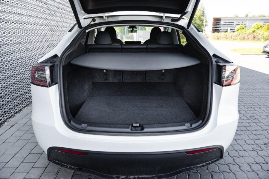 Balts Tesla Model Y 2023 Mārupe, ar dzinēja tilpumu 0.00 L un nobraukumu 760 tūkst. km par 40900 €, foto 17 vietnē AUTOMOTO.COM.LV