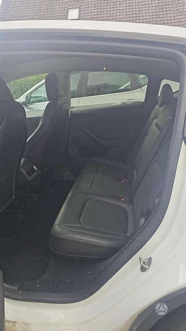 White Tesla Model Y 2023 in Kaunas, with an engine capacity of 0.00 L and mileage of 68 thousand km for 27990 €, photo 7 on AUTOMOTO.COM.LV