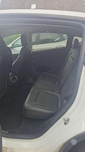 White Tesla Model Y 2023 in Kaunas, with an engine capacity of 0.00 L and mileage of 68 thousand km for 27990 €, photo 8 on AUTOMOTO.COM.LV