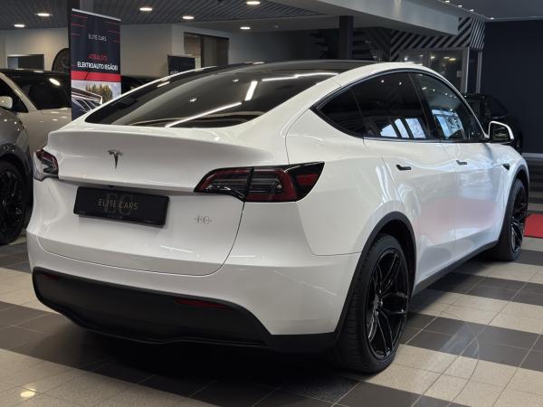Balts Tesla Model Y 2023 Rīga, ar dzinēja tilpumu 0.00 L un nobraukumu 77 tūkst. km par 31990 €, foto 3 vietnē AUTOMOTO.COM.LV