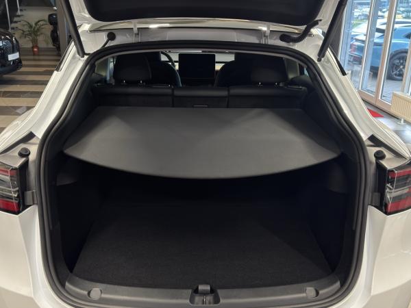 Balts Tesla Model Y 2023 Rīga, ar dzinēja tilpumu 0.00 L un nobraukumu 77 tūkst. km par 31990 €, foto 6 vietnē AUTOMOTO.COM.LV