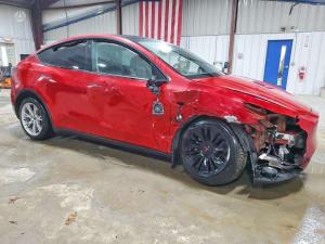 White Tesla Model Y 2023 in Vilnius, with an engine capacity of 0.00 L and mileage of 44 thousand km for 19500 €, photo 5 on AUTOMOTO.COM.LV