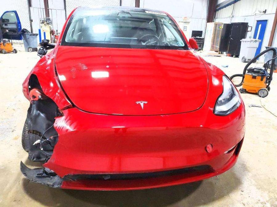 White Tesla Model Y 2023 in Vilnius, with an engine capacity of 0.00 L and mileage of 44 thousand km for 19500 €, photo 6 on AUTOMOTO.COM.LV