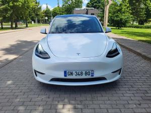 White Tesla Model Y 2023 in Vilnius, with an engine capacity of 0.00 L and mileage of 276 thousand km for 21900 €, photo 7 on AUTOMOTO.COM.LV