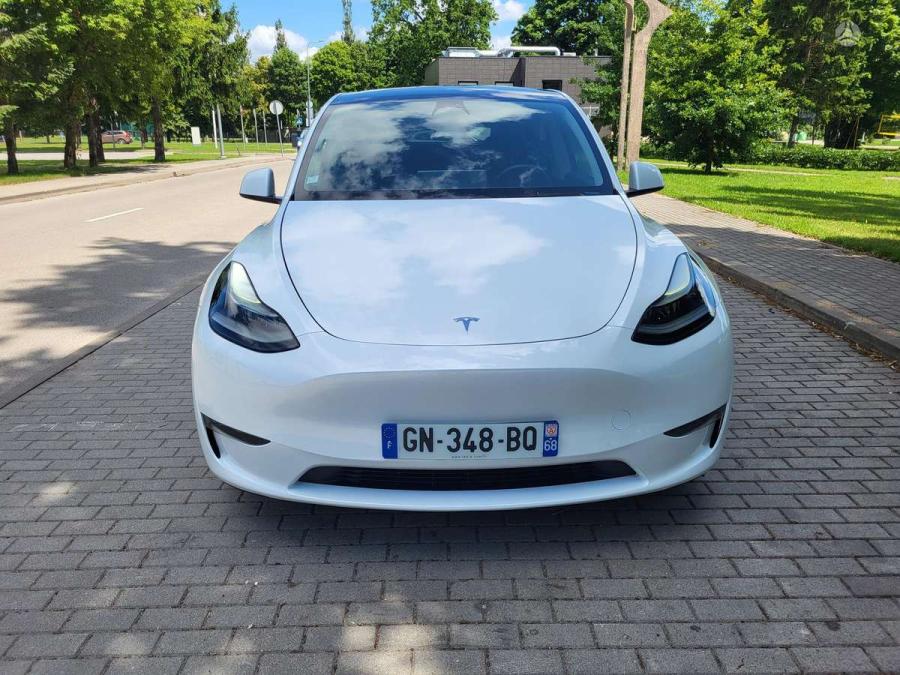 White Tesla Model Y 2023 in Vilnius, with an engine capacity of 0.00 L and mileage of 276 thousand km for 21900 €, photo 7 on AUTOMOTO.COM.LV