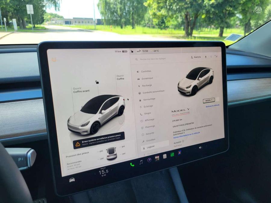 White Tesla Model Y 2023 in Vilnius, with an engine capacity of 0.00 L and mileage of 276 thousand km for 21900 €, photo 10 on AUTOMOTO.COM.LV